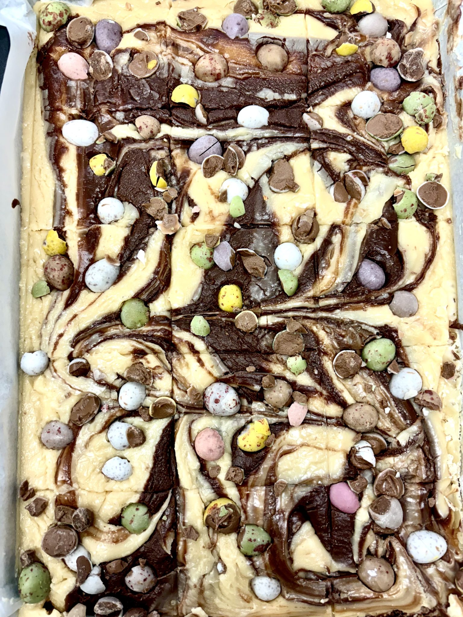 Mini Egg Crunch Fudge Slab for Easter Treat Lovers